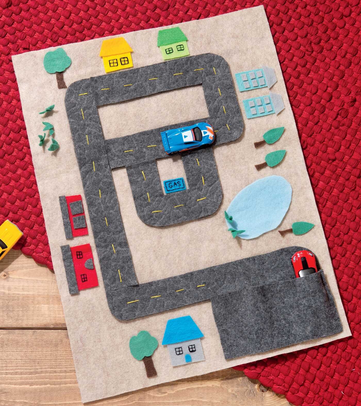 Play Mats—7 Interactive Felt Designs for Making Your Own Story | Book ...