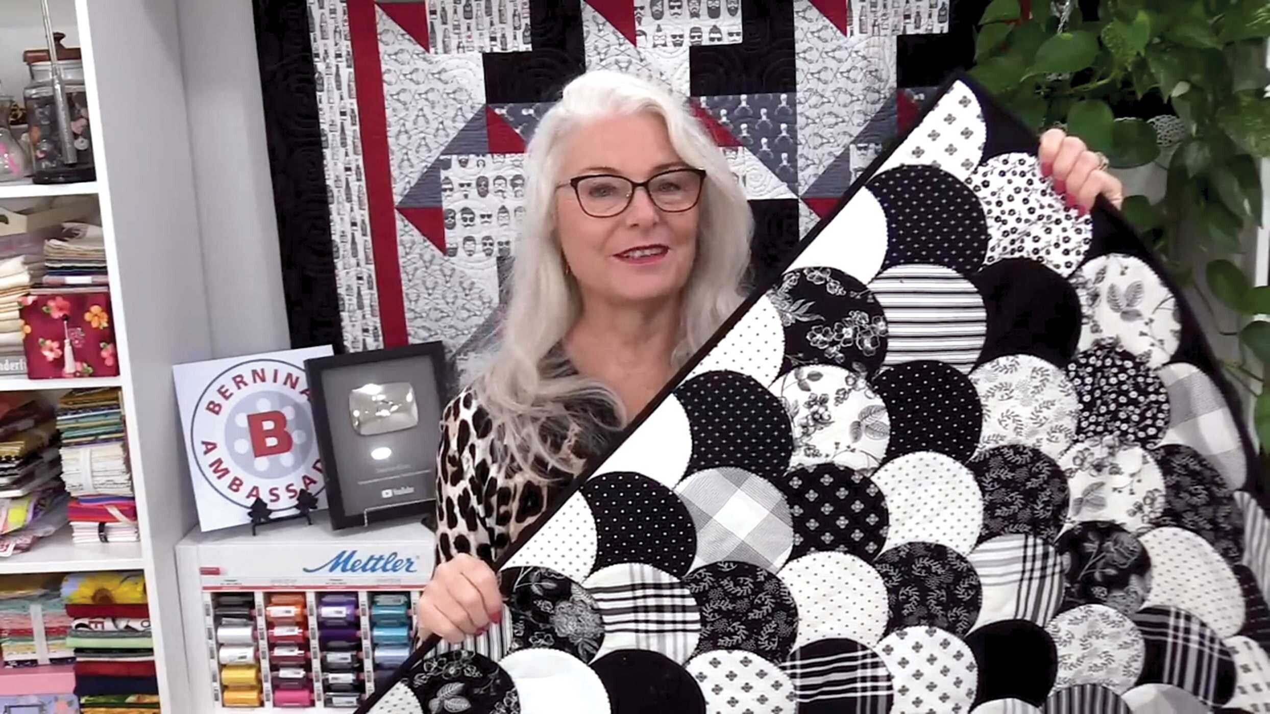Sew Very Easy Quilt-As-You-Go Clamshells | Book by Laura Coia ...