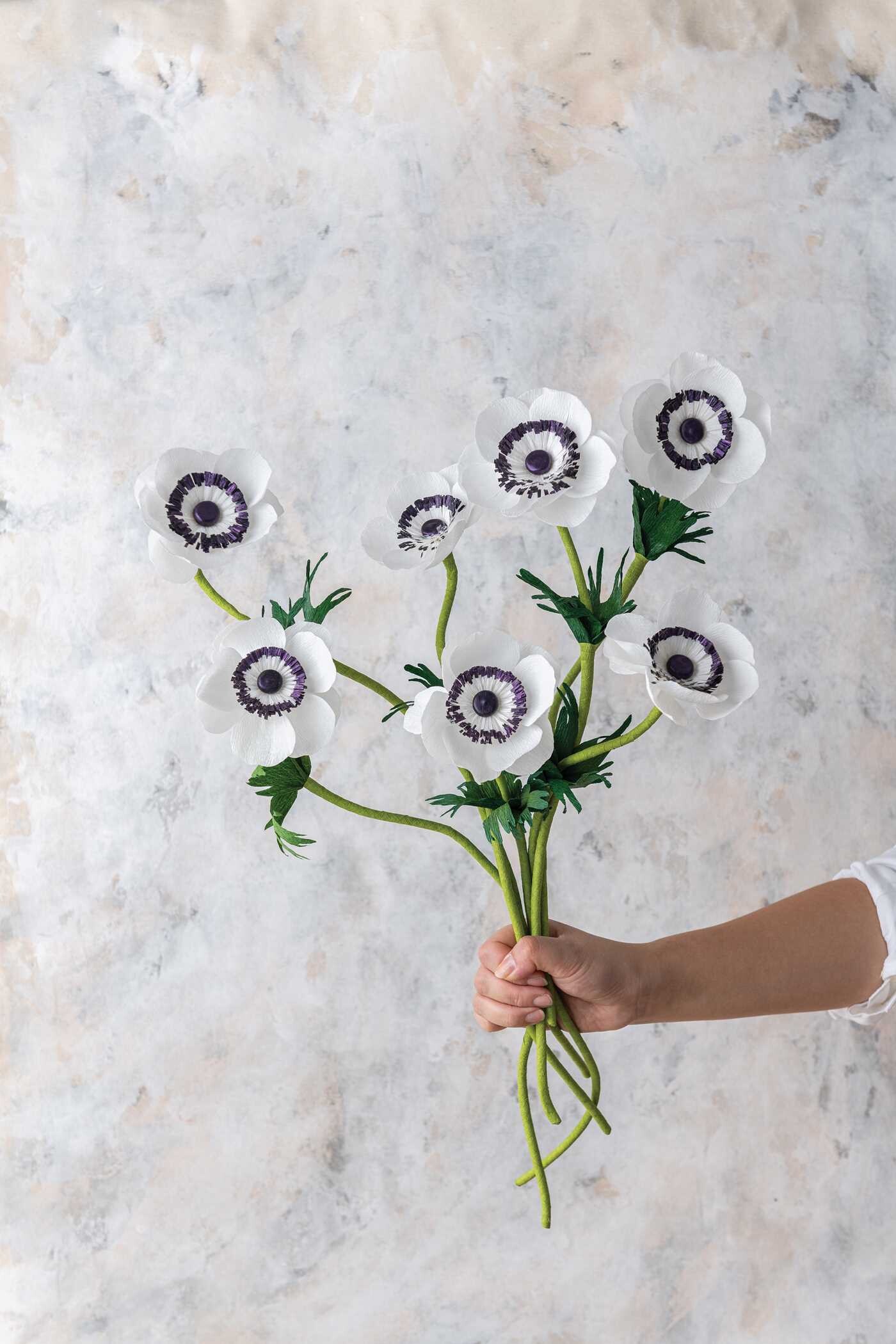 Crafting Paper Flowers | Book by Emily Paluska | Official Publisher ...
